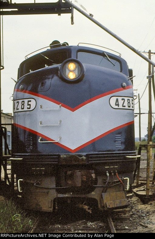 NJT 4285 rests at the sanding facility